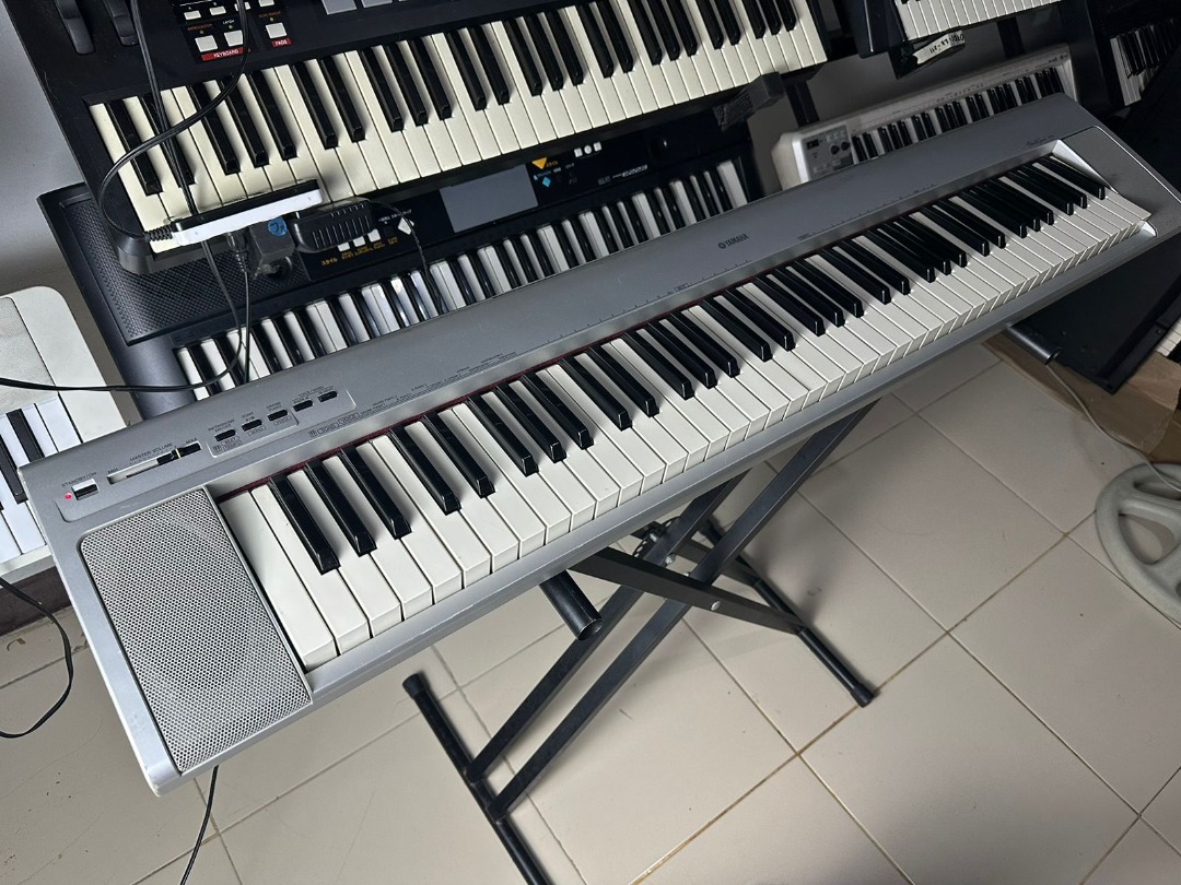 Yamaha NP-30 Portable Digital Piano Keyboard 76 Keys Touch Response ...