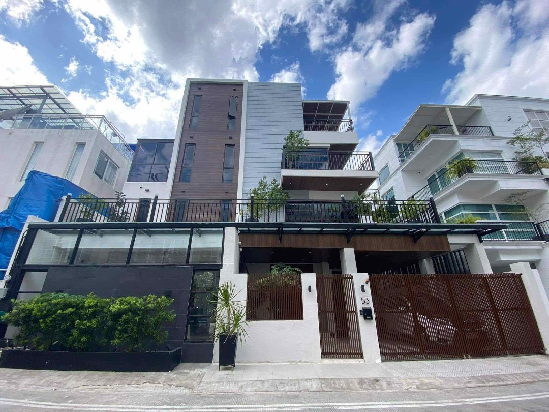 Acacia Estates Mahogany Place Modern and Well Maintained 4 Bedroom ...