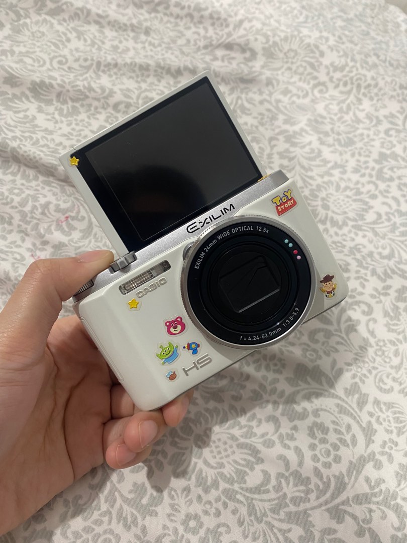 Casio Exilim ZR-1000 White Flip Camera, Photography, Cameras on Carousell