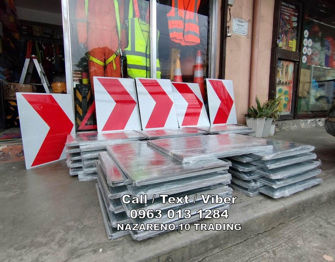 Chevron Road Sign Road Signage Warning sign, Looking For on Carousell