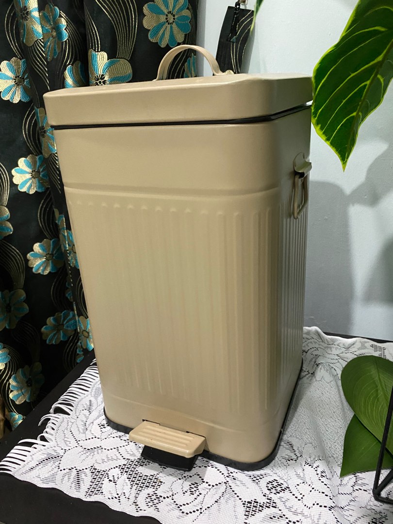 Decoration Dustbin, Furniture & Home Living, Cleaning & Homecare ...