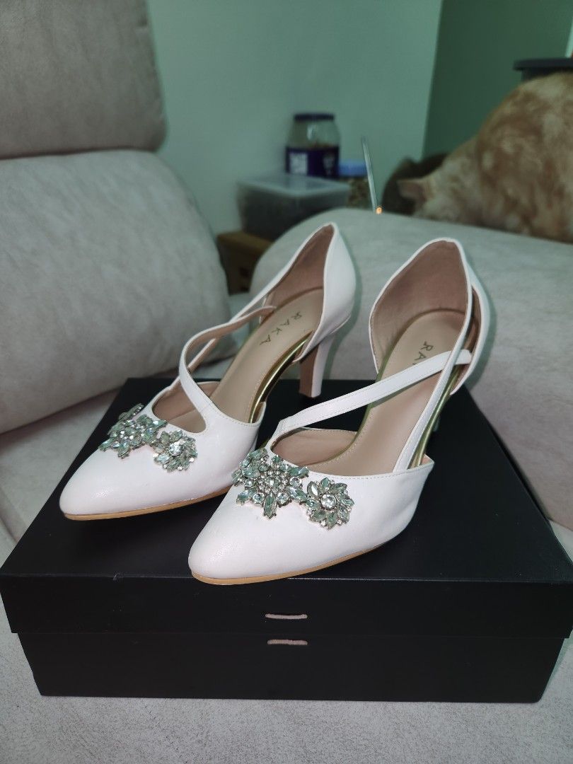 Kasut kahwin Raka, Women's Fashion, Footwear, Heels on Carousell