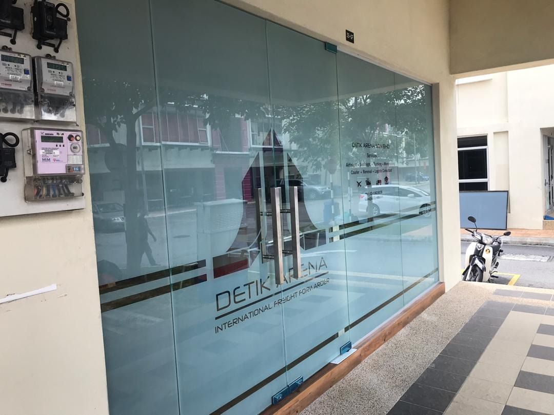 PASANG FROSTED STICKER PELEKAT KABUR l window tint frosted install ...