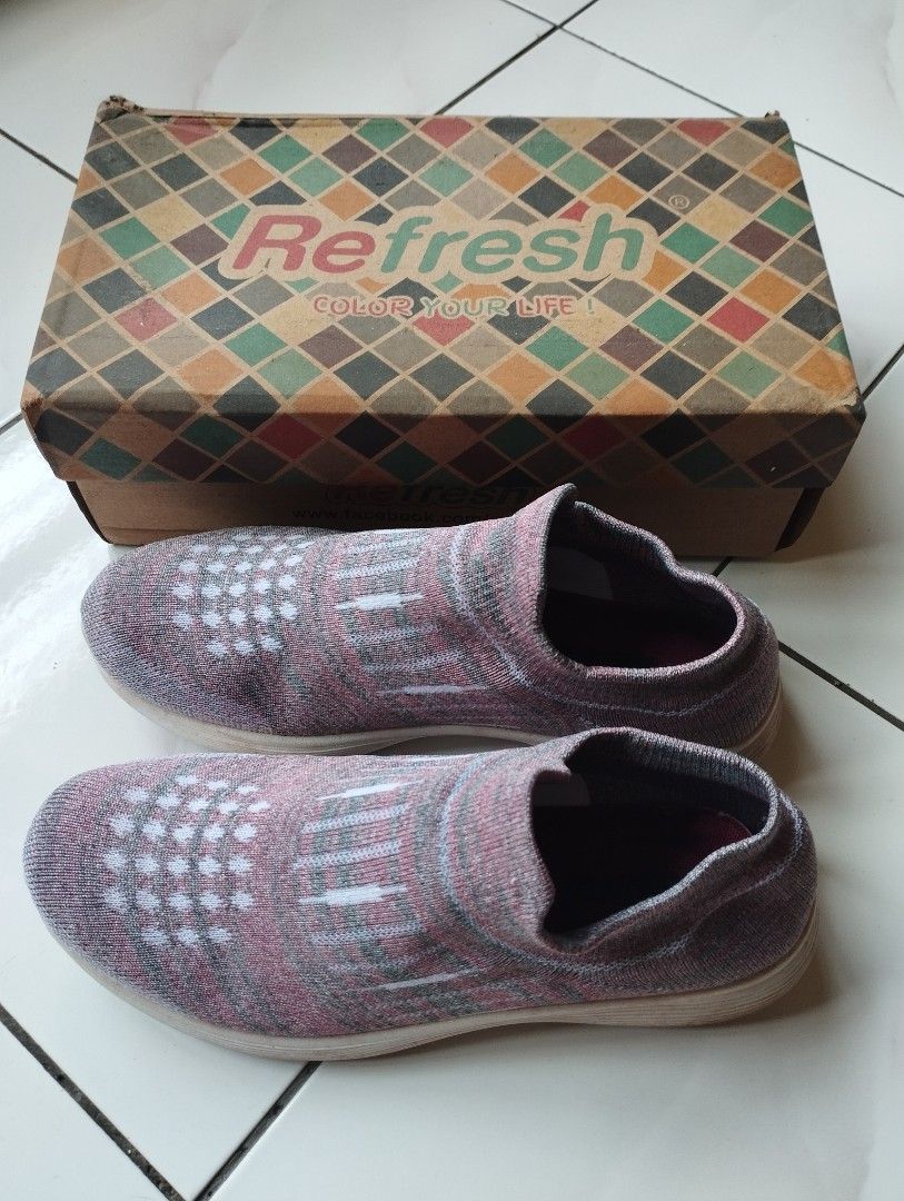 Refresh brand flip on (original), Women's Fashion, Footwear, Flipflops ...