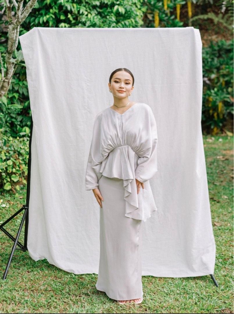 RENT Hanya x Fuzana Mokhtaza Bayu Kurung in Silver, Women's Fashion ...