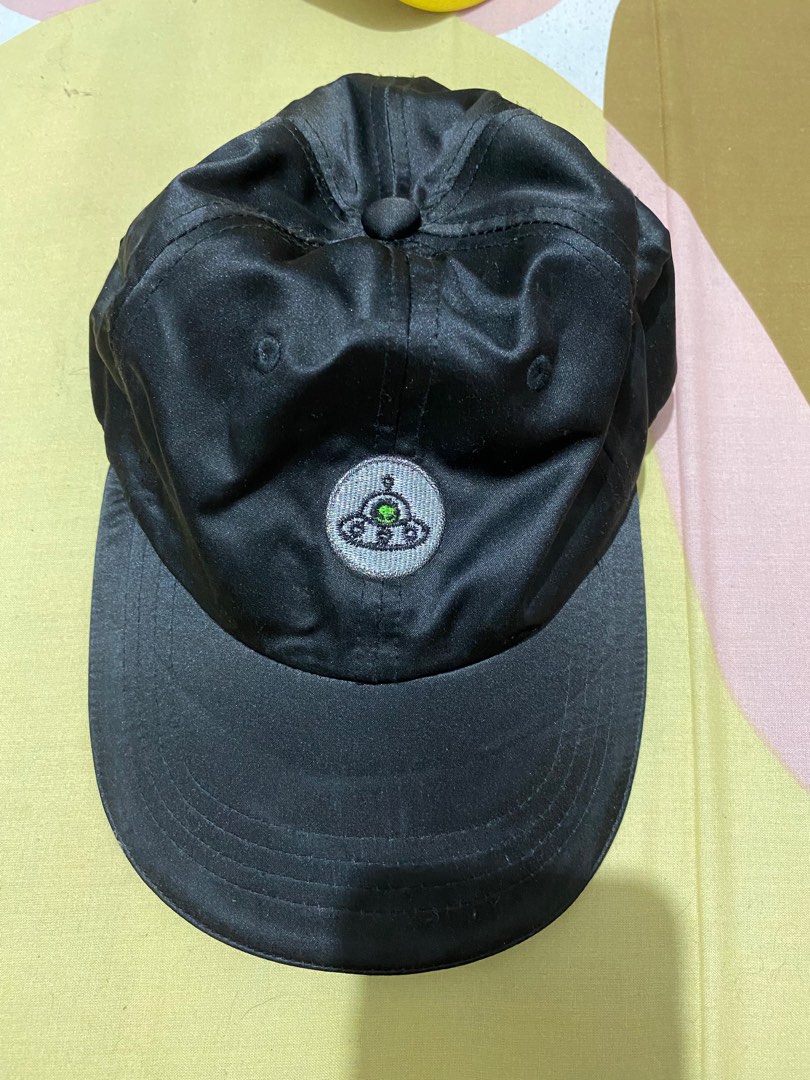 Topi miniso original black, Fesyen Pria, Aksesoris, Topi di Carousell