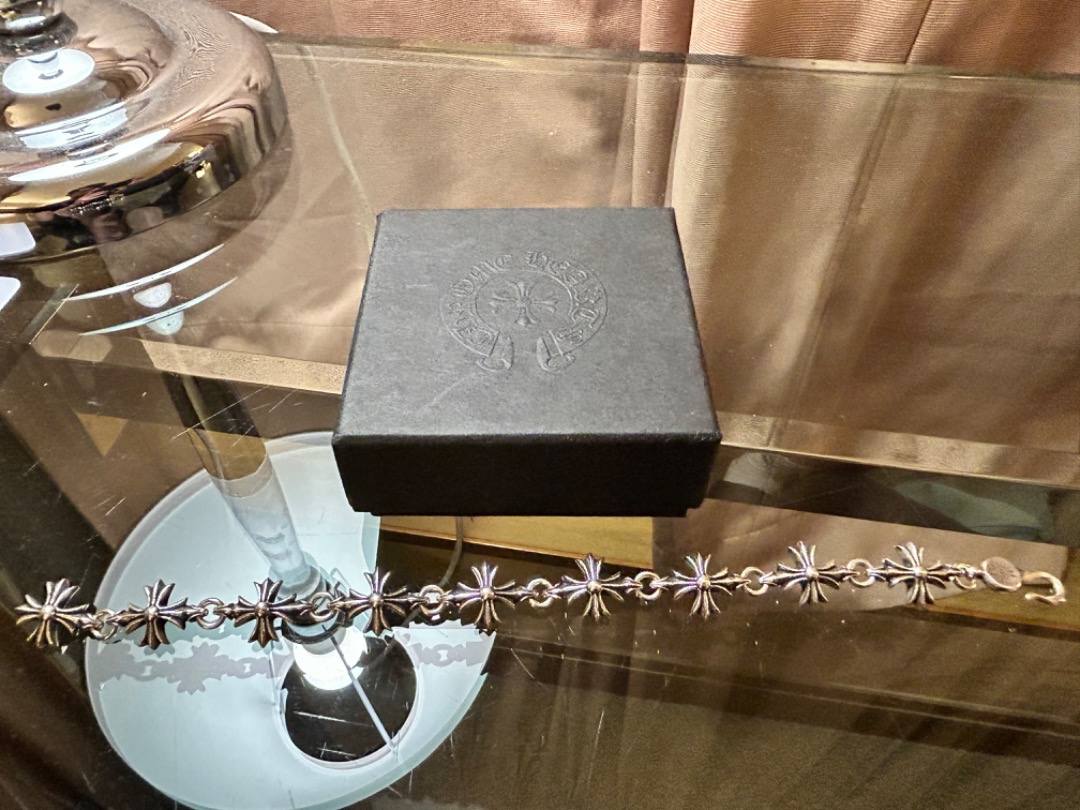 Chrome hearts CH plus bracelet 9 links cut out cross, 名牌, 飾物及配件 - Carousell