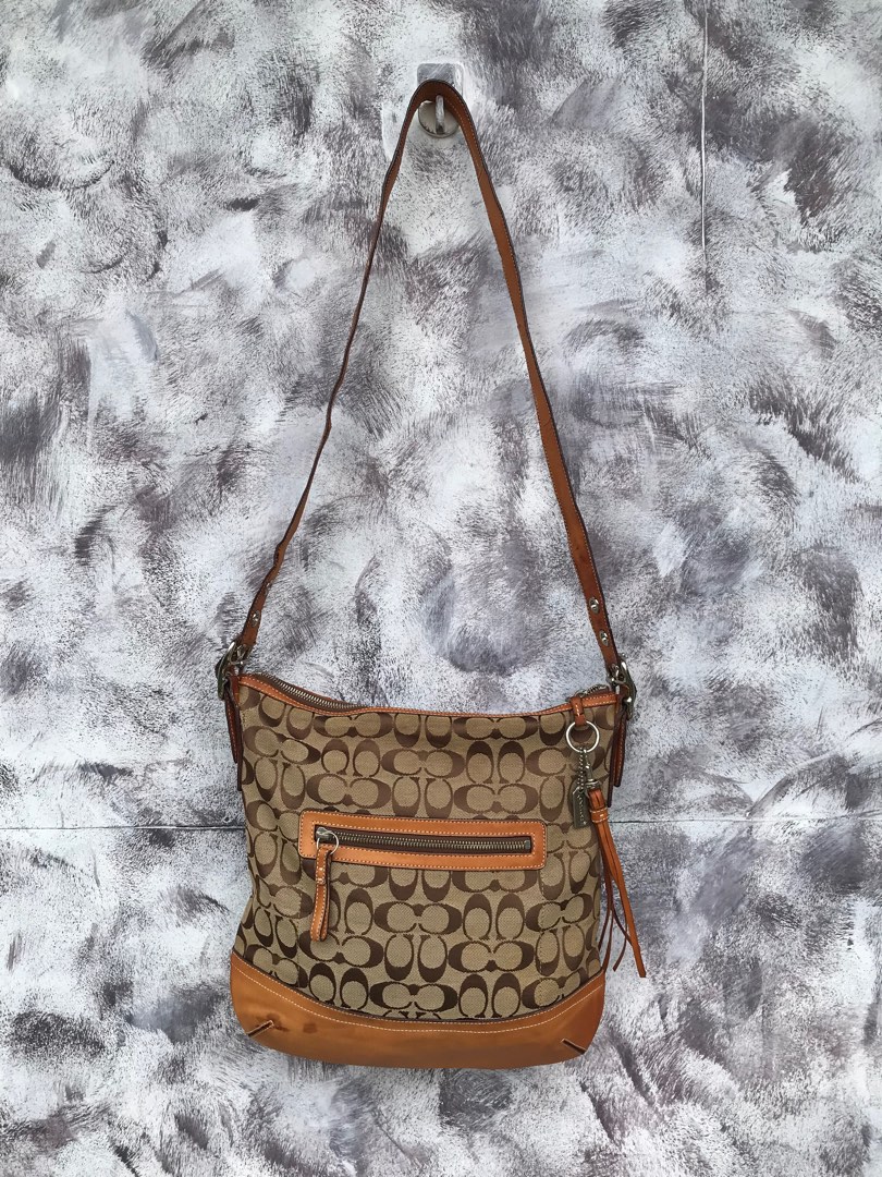 Coach beg, Women's Fashion, Bags & Wallets, Cross-body Bags on Carousell