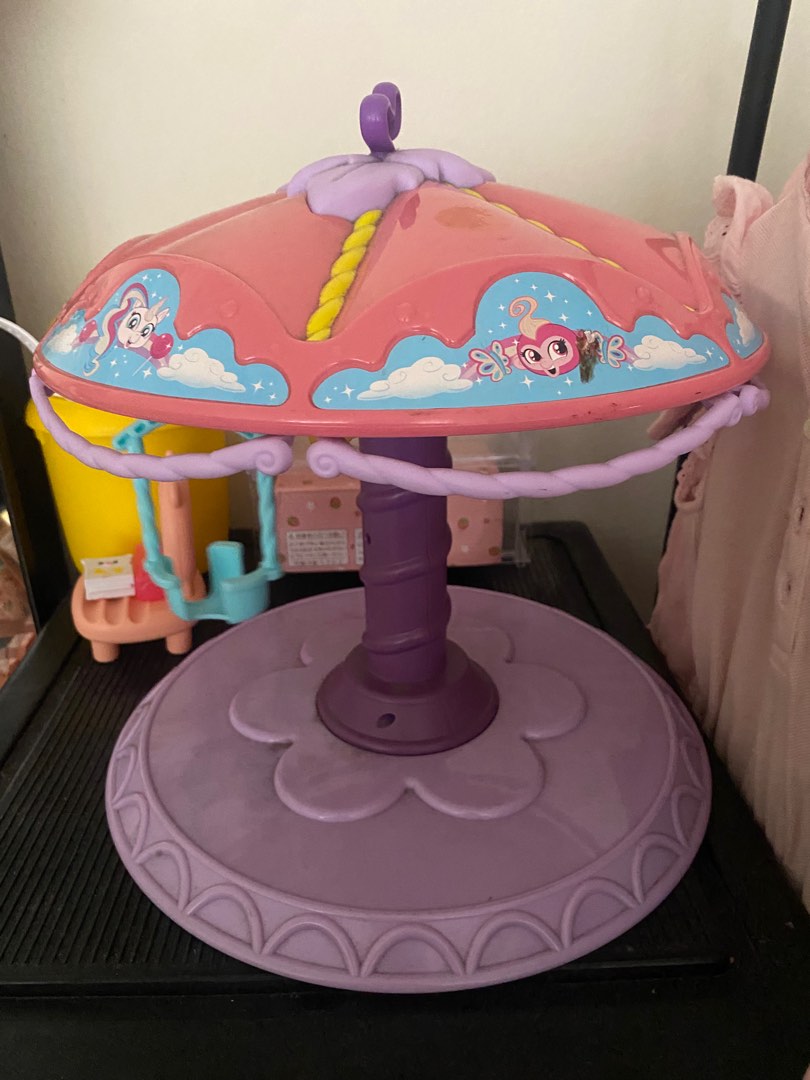 Fingerling twirl a whirl carousel, Hobbies & Toys, Toys & Games on ...