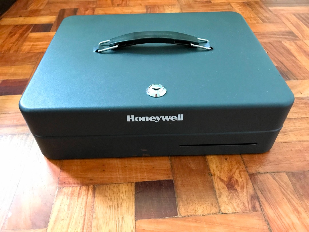 Honeywell Deluxe Cash Deposit Lock Box (6113) | Negotiable, Furniture ...