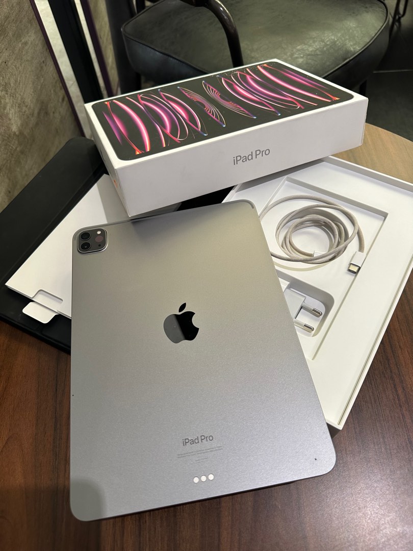 iPad pro M2 128gb gen 4 garansi ibox, Telepon Seluler & Tablet, Tablet di Carousell