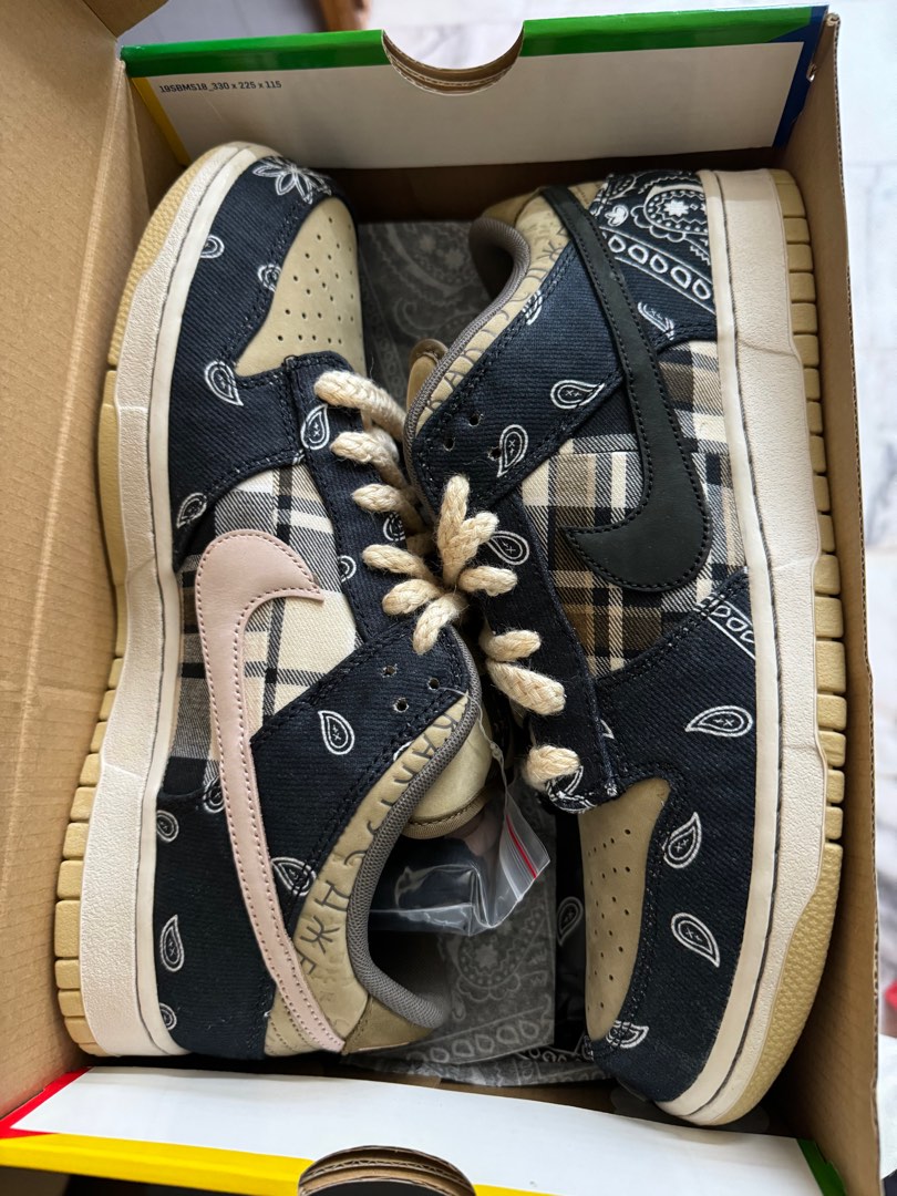 Nike SB Travis Scott, Men's Fashion, Footwear, Sneakers on Carousell