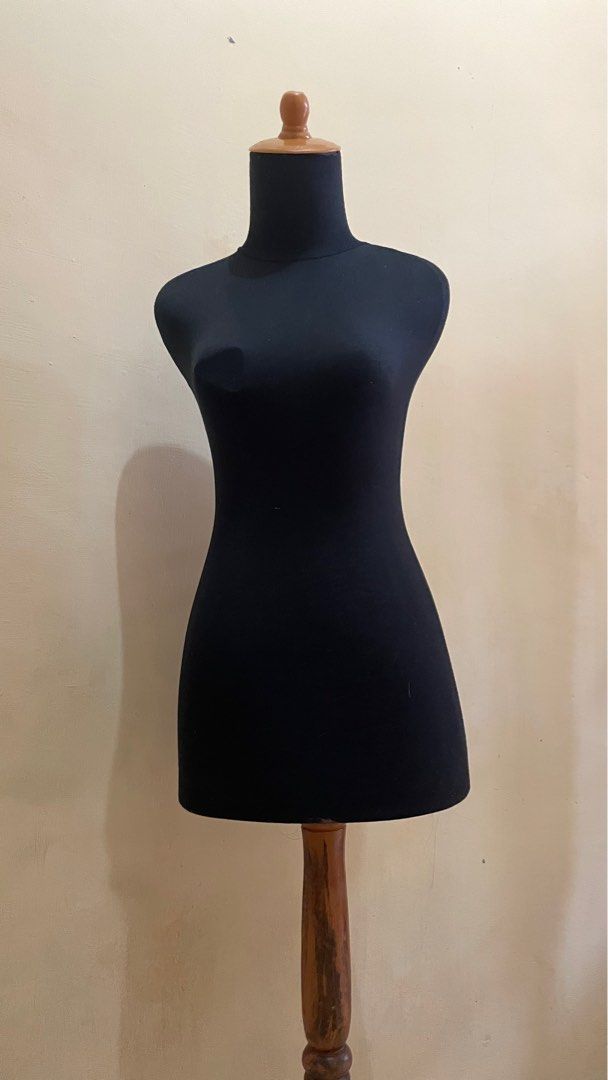 Patung model wanita, Perabotan Rumah di Carousell