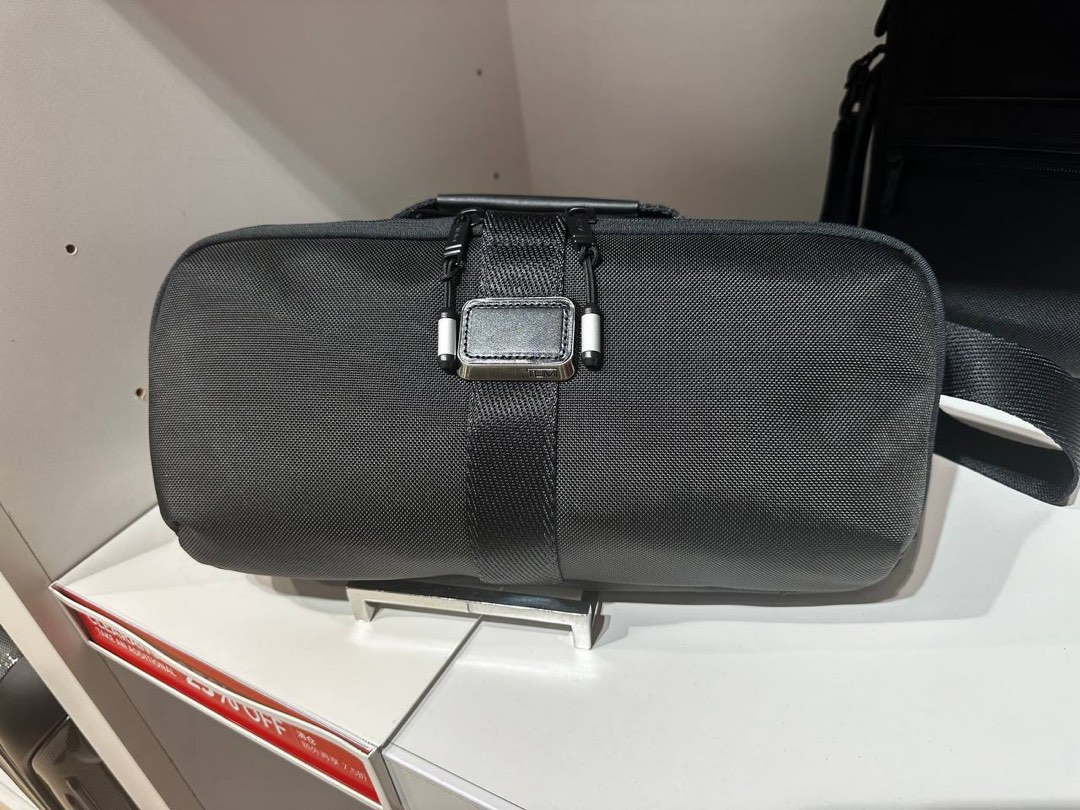 (PREORDER) TU ESPORTS PRO SLING PACK, Men's Fashion, Bags, Sling Bags ...