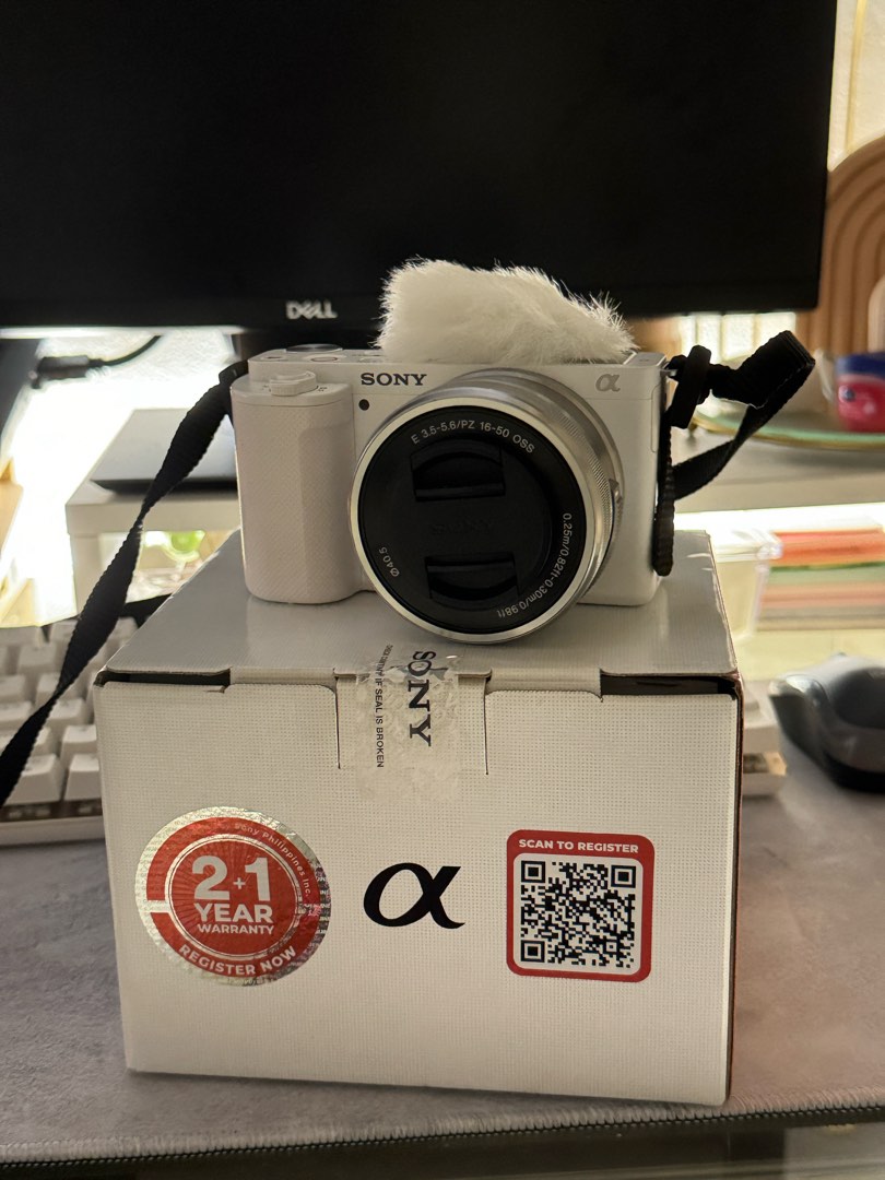 SONY ZV E-10 Mirrorless Vlogging Camera, Photography, Cameras on Carousell