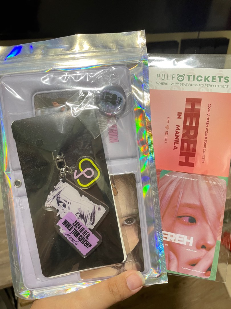 UI H.E.R MANILA Concert Kit, Hobbies & Toys, Memorabilia & Collectibles ...