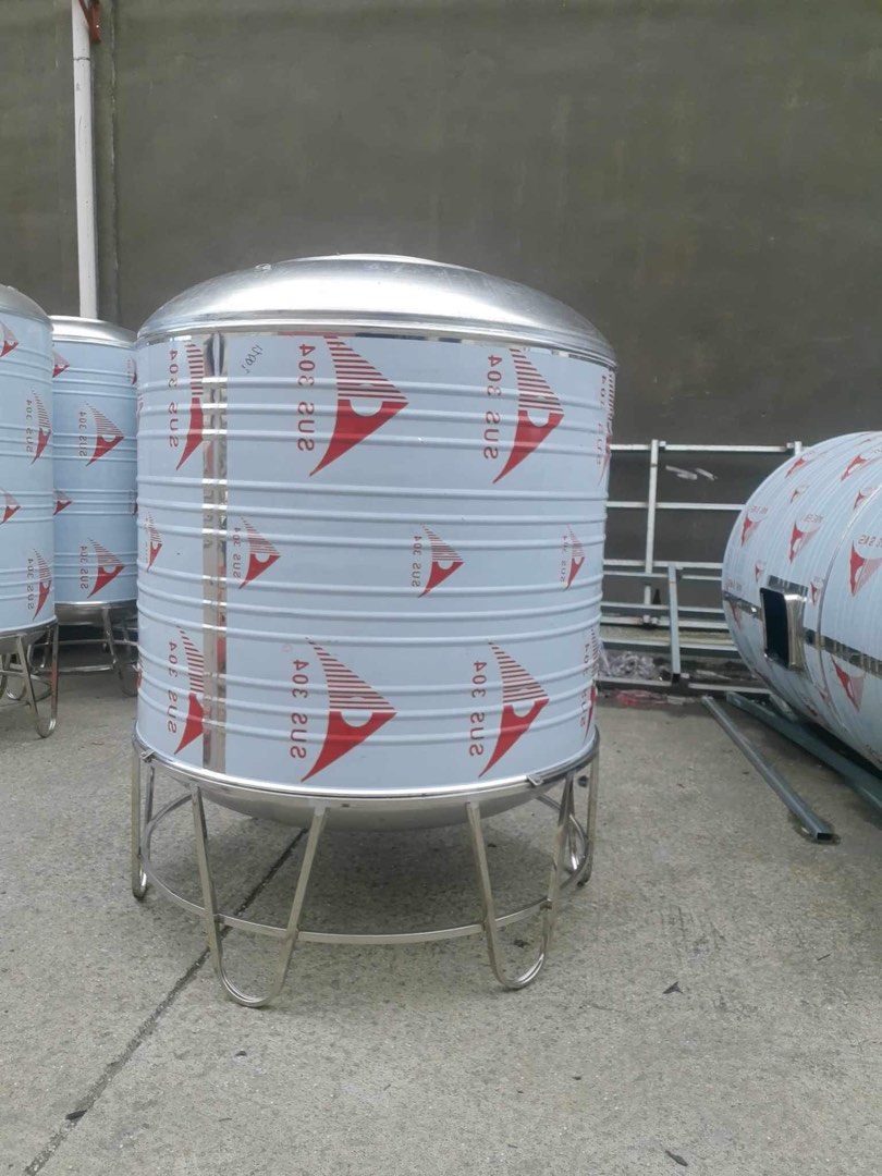 1200L water storage tank, Commercial & Industrial, Industrial Equipment ...
