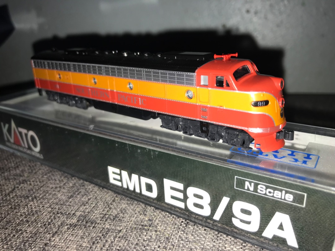 Kato USA N scale 1/160 E8/9A locomotive, Hobbies & Toys, Toys & Games ...