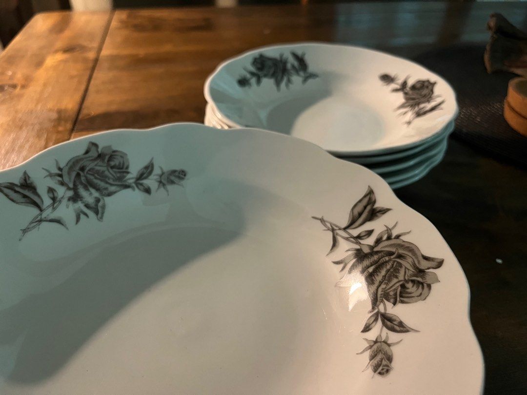 Pinggan Klasik Bunga Ros Hitam (Set) Read description ️, Furniture ...