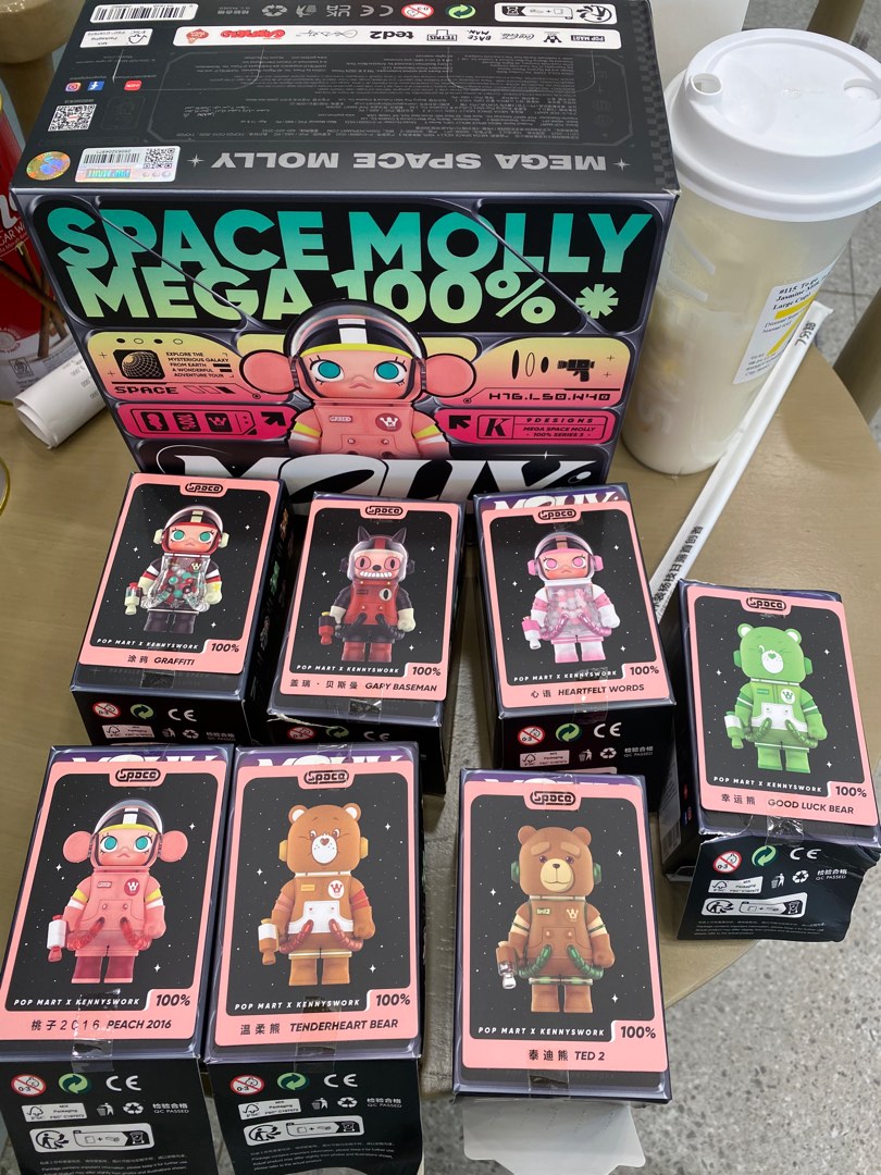 Popmart space molly v3 gary baseman foil segel cuma cek kartu, Toys ...