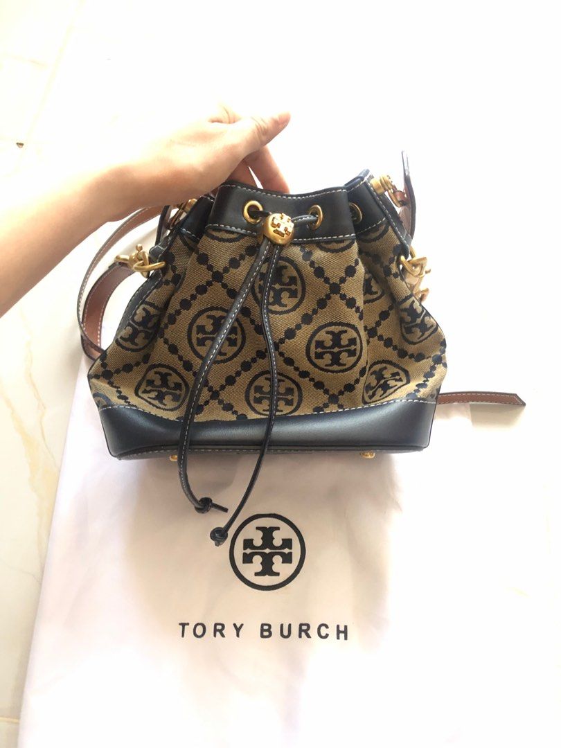 Tory Burch Monogram Jacquard bucket bag, Fesyen Wanita, Aksesoris di ...
