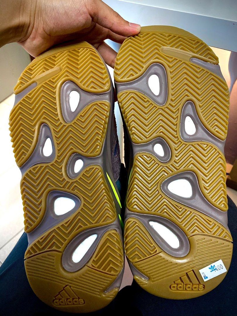 YEEZY MAUVE 700 BRAND NEW (NOS), Men's Fashion, Footwear, Sneakers on ...