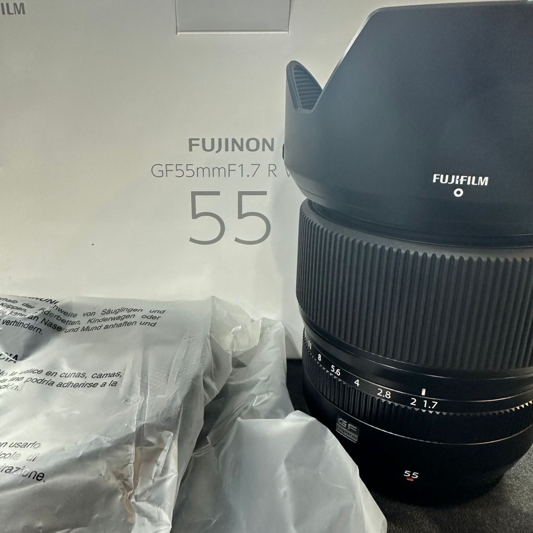 98% Fujifilm GF55 GF 55mm f1.7 55 1.7, 攝影器材, 鏡頭及裝備 - Carousell