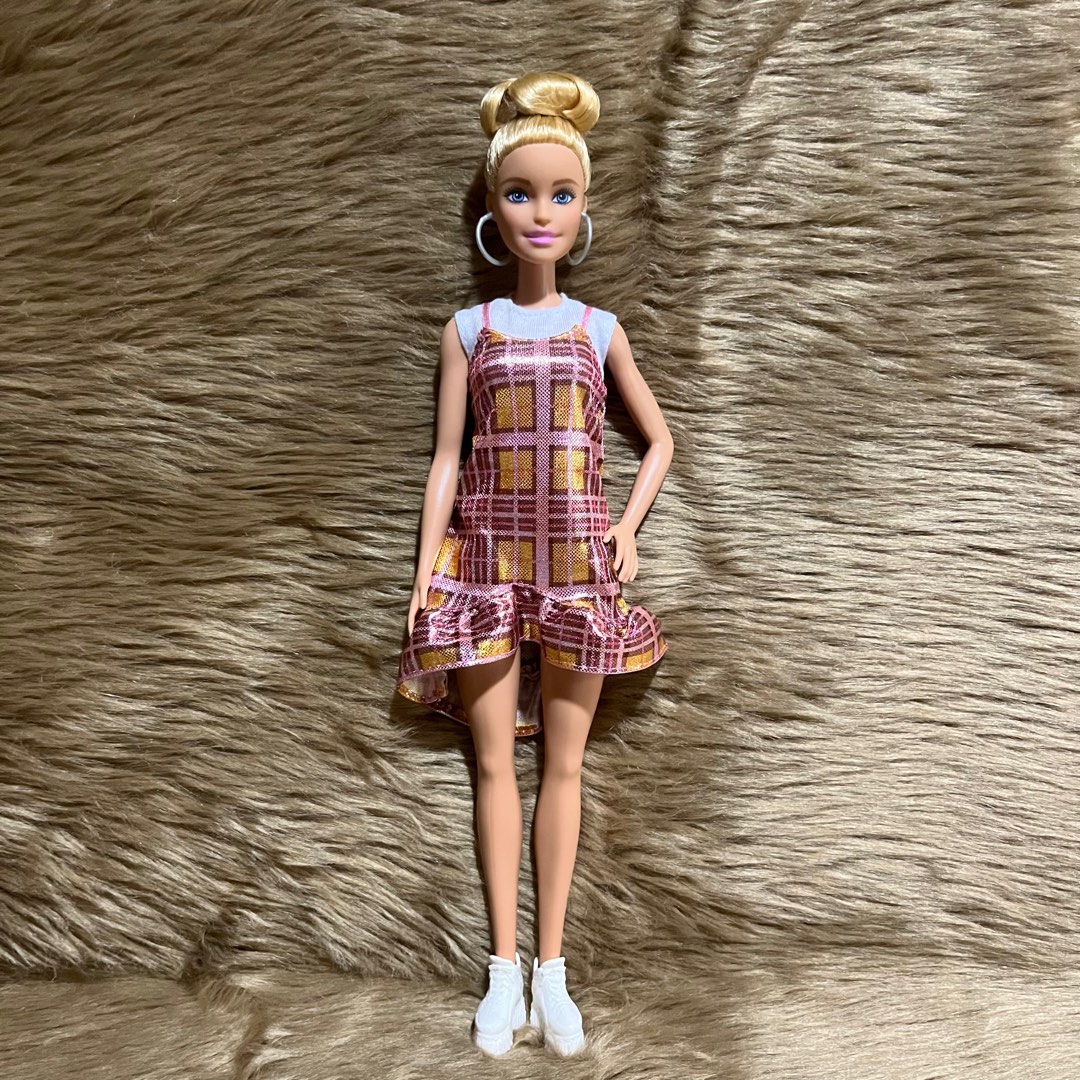 Barbie Fashionistas 142 Blonde Bun Doll, Hobbies & Toys, Toys & Games ...