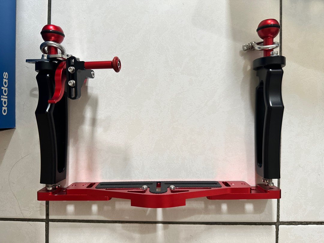 Diving Underwater Camera Tray, Hobbies & Toys, Travel, Travel ...