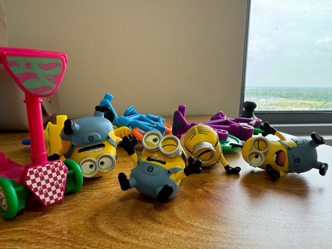 Minion Fall down series (4pcs) capsule egg Japan, Hobbies & Toys ...