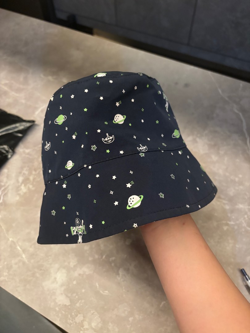 Miniso x Toy Story Reversible Bucket Hat, Fesyen Pria, Aksesoris, Topi ...