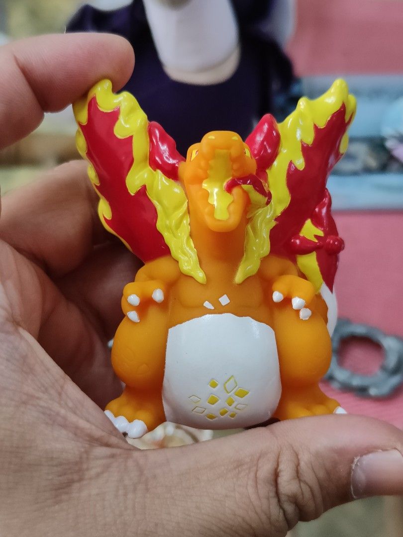 Official Bandai Charizard Gigantamax Finger Doll/Puppet, Hobbies & Toys ...