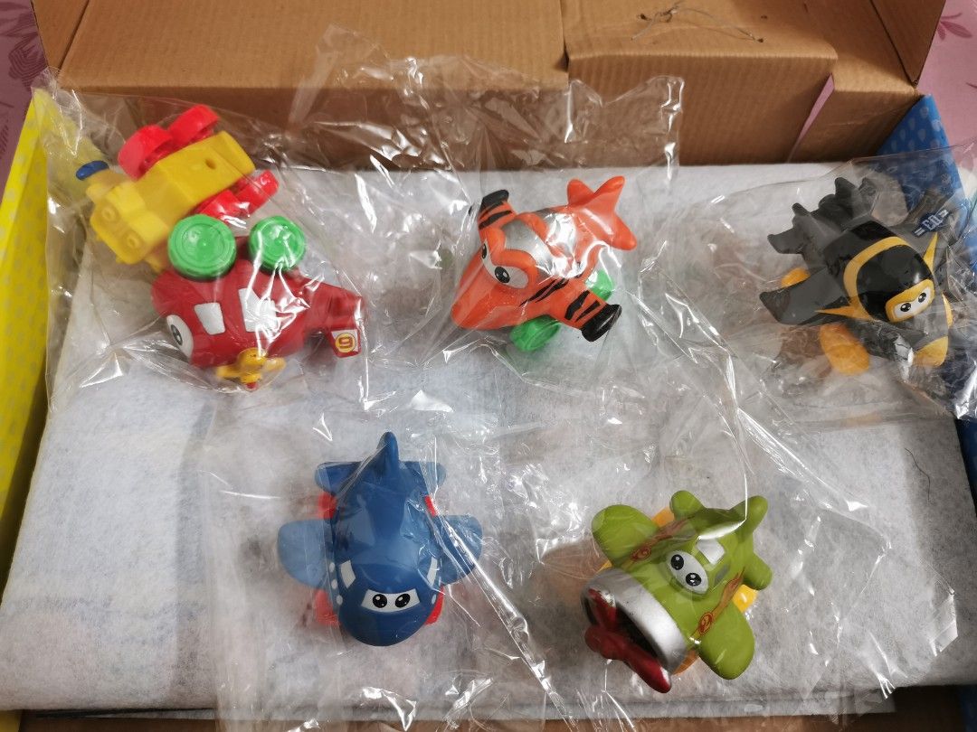 Simple Dimple Vinyl Planes + play mat, Hobbies & Toys, Toys & Games on ...