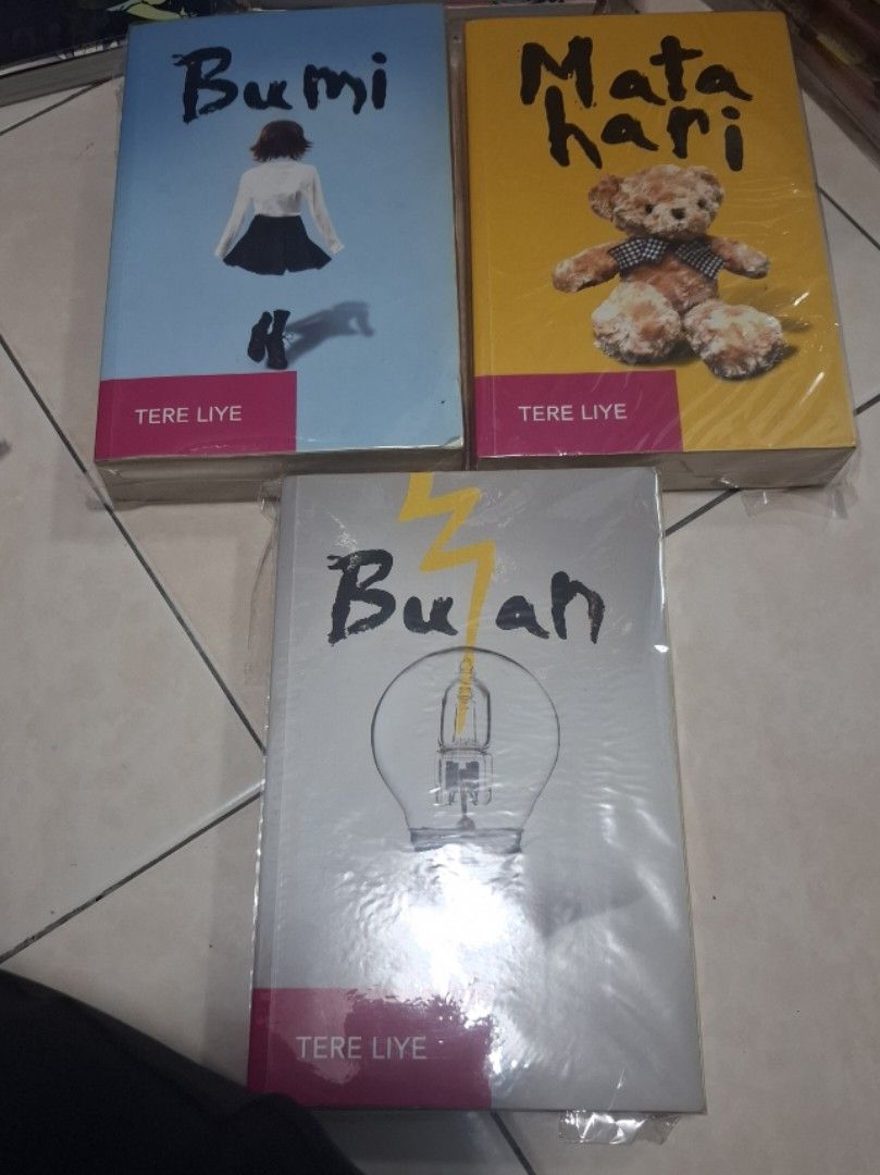 Siri Bumi Tere Liye b.melayu, Hobbies & Toys, Books & Magazines, Storybooks on Carousell