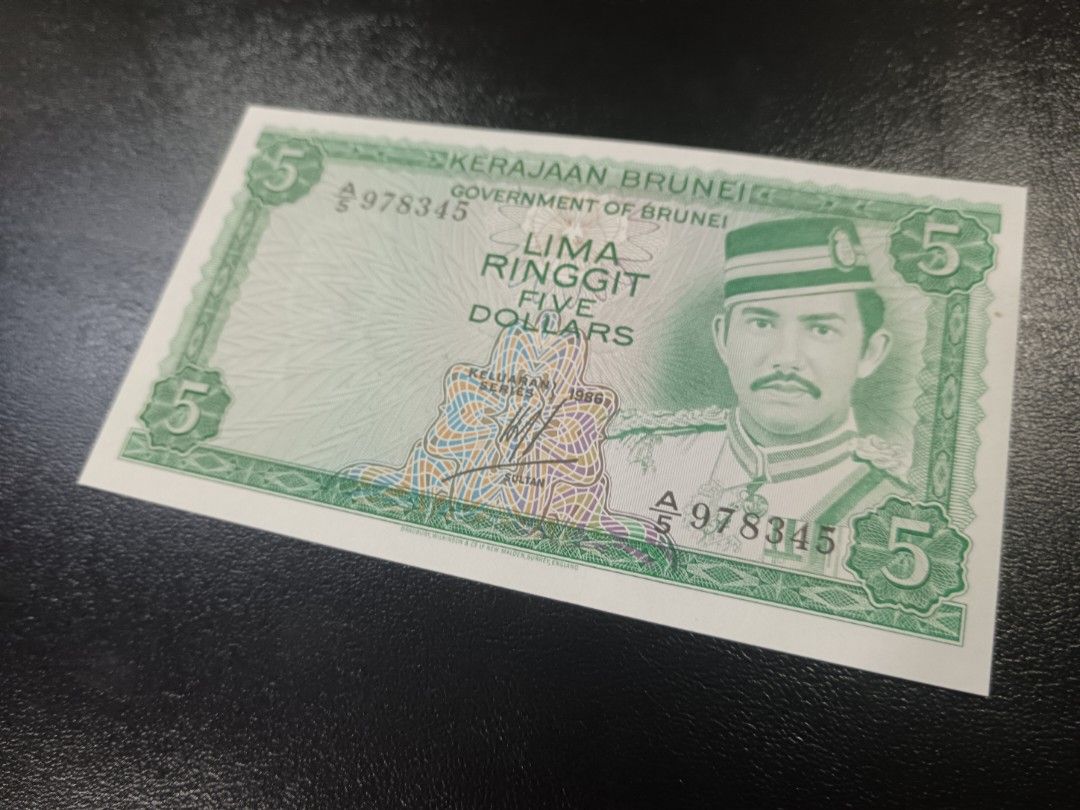 Brunei 2nd Series $5 Lima Ringgit Five Dollars (1986) Sultan Hassanal Bolkiah S/N: A/5 978345 ...
