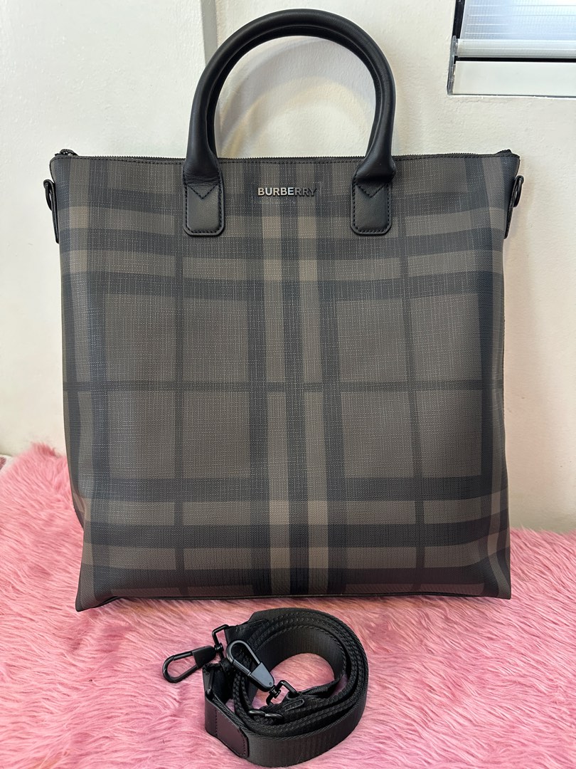 Burberry Document/Laptop Bag, Luxury, Bags & Wallets on Carousell