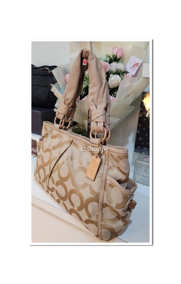 Coach Signature Canvas Leather Shoulder Bag 13432, Luxury, Bags & Wallets on Carousell