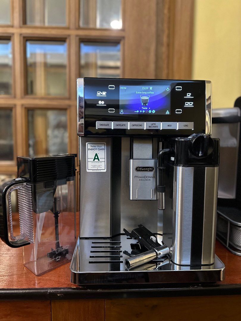 DeLonghi PrimaDonna Exclusive Espresso Machine ESAM 6900 w/ Hot Milk ...