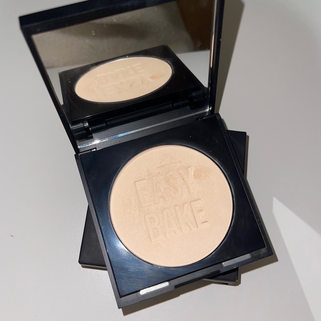 Huda Beauty Easy Bake Pressed Powder (POUND CAKE), Beauty & Personal ...