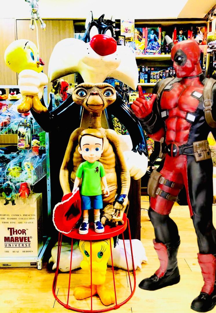NECA OFFICIAL MARVEL LIFE SIZE FOAM STATUE - DEADPOOL, Hobbies & Toys ...
