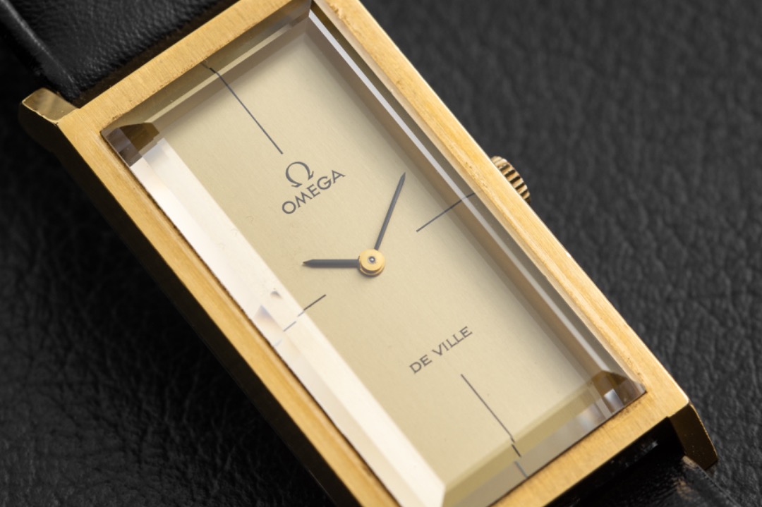 Omega De Ville Elongated Emerald Andrew Grima Gold Ref. 5110377 (Cal ...