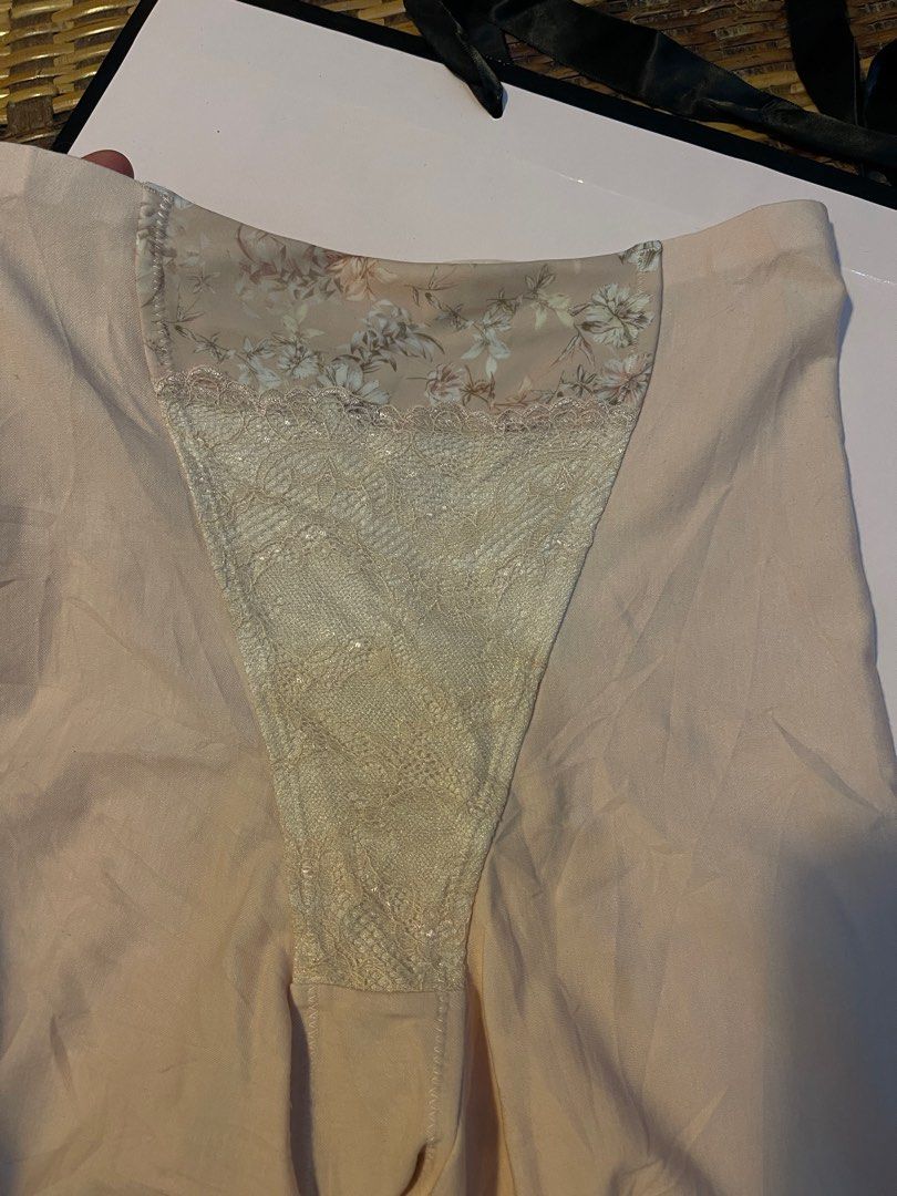 Wacoal girdle Pants M, Women's Fashion, New Undergarments & Loungewear ...