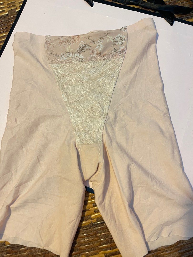 Wacoal girdle Pants M, Women's Fashion, New Undergarments & Loungewear ...