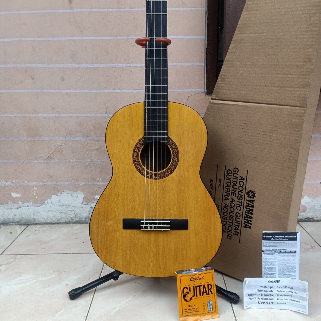 Yamaha C315 Original (BARU) Gitar Klasik + Senar baru Nilom, Musik & Media, Alat di Carousell