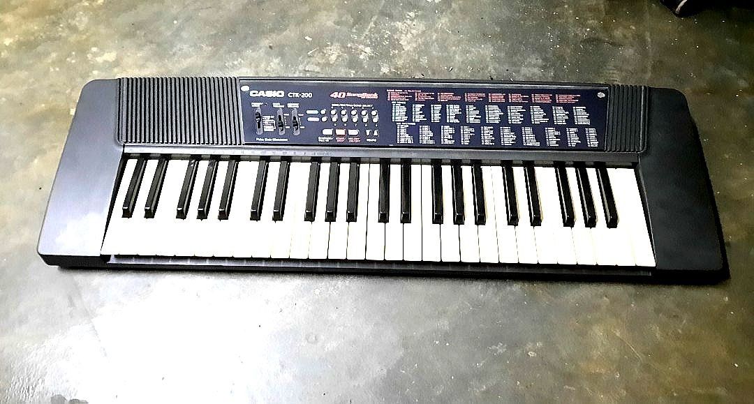 Piano elektrik/keyboard lama Casio ctk200(separuh rosak/semi faulty ...