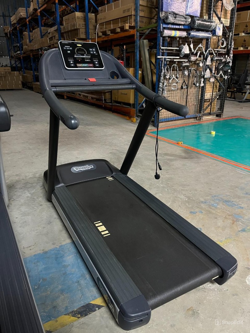 Technogym Treadmill Jog 500 Gym Equipment Exercise Senaman, Sports ...