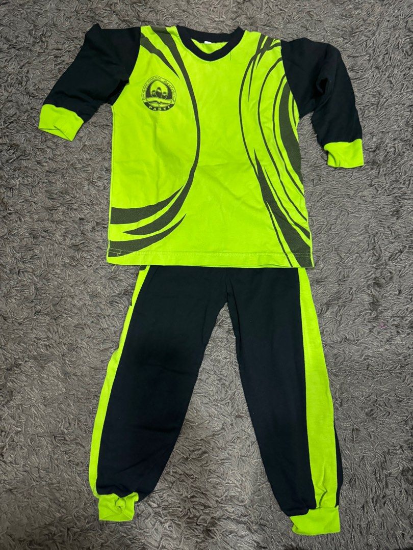 Uniform Pasti Saiz S, Babies & Kids, Babies & Kids Fashion on Carousell