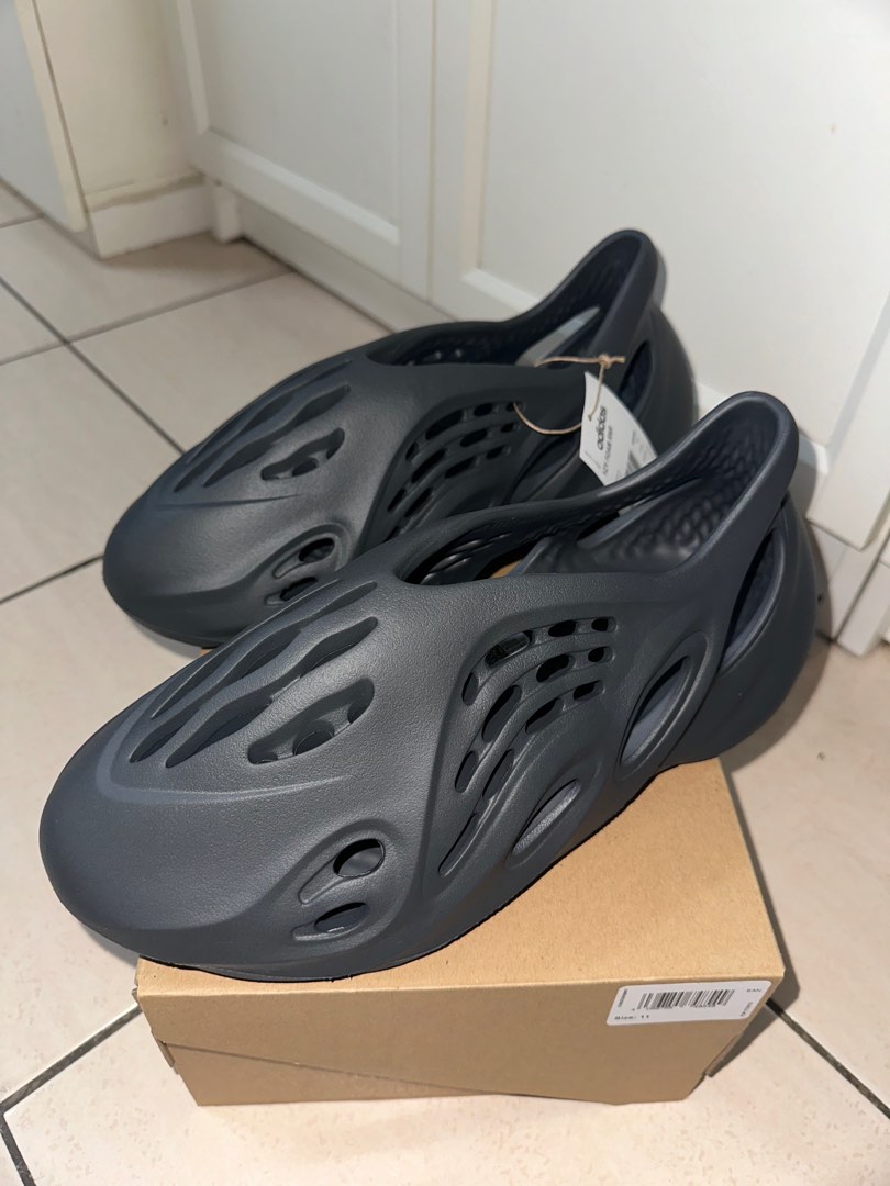 Yzy Foam Runner, Men's Fashion, Footwear, Sneakers on Carousell