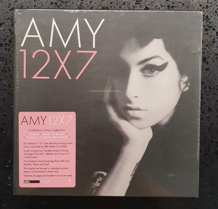 7" Vinyl Record Box Set - Amy Winehouse 12 x 7 : The Singles Collection ...