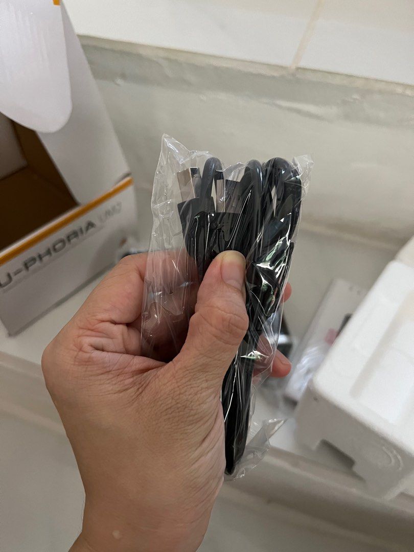 Behringer U-PHORIA UM2 Audiophile 2x2 USB Audio Interface with XENYX ...